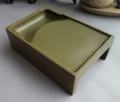文房四宝 7寸老绿端“古双龙戏珠”抄手端砚台 18cmx12cmx6cm