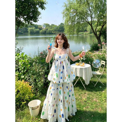 小众设计感修身显瘦吊带上衣白孔雀彩色波点童趣肌理感花苞套装女