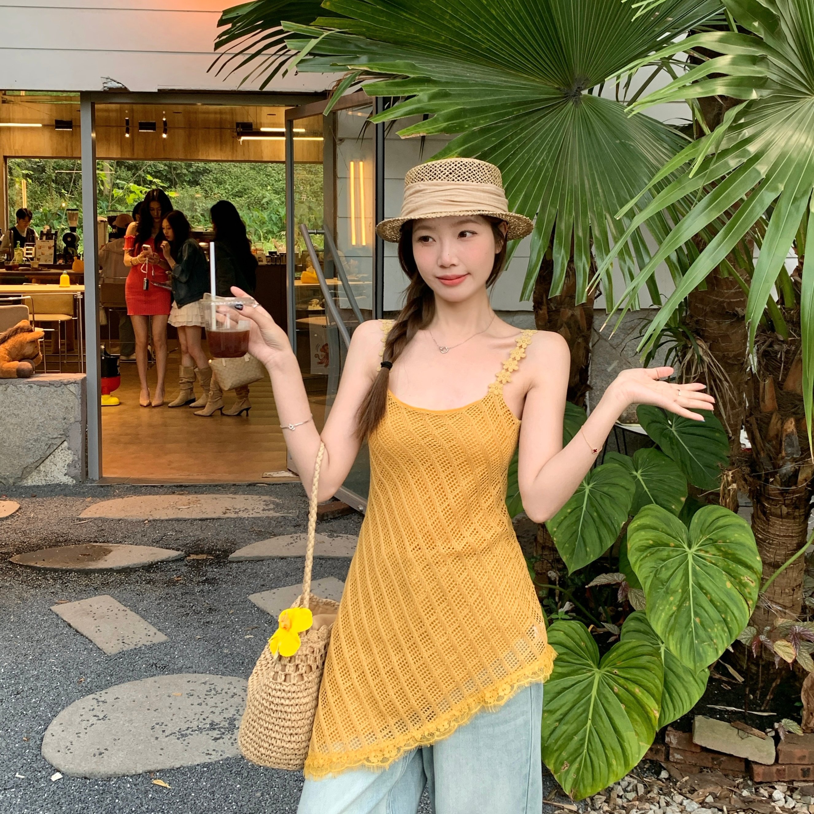 大码夏季新款法式度假风镂空针织吊带甜辣显瘦不规则上衣