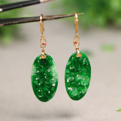 天然老翡翠椭圆形镂空雕花耳坠