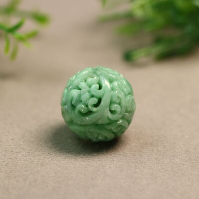 翡翠镂空龙纹梅花雕花大圆珠子