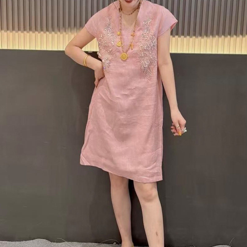 欧货休闲简约刺绣连衣裙2026爆款大码夏季时尚显瘦百搭中长裙子