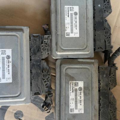适用于新桑塔纳新捷达斯柯达发动机电脑板04E906033P
