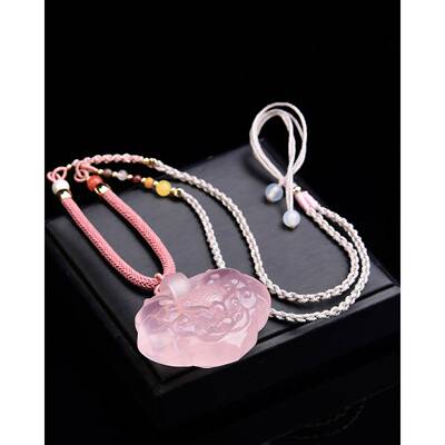 天然粉水晶镂空雕刻貔貅 如意锁吊坠项链 吉祥如意 重54.9g配证ss