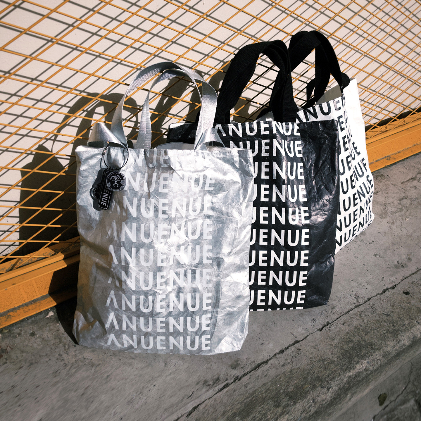 aNueNue彩虹人原创周边设计黑白银经典色防水耐磨乐器杜邦托特包