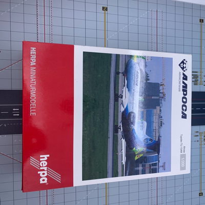 herpa 1/200 阿尔罗萨图波列夫 TU-154M材料是合金的轮胎少了一