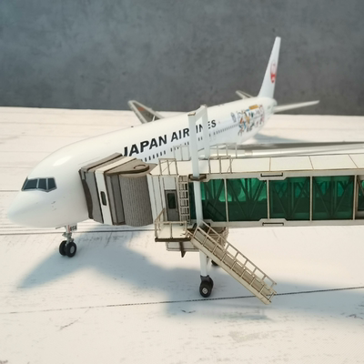 日本航空B767-300 多啦A梦彩绘1：200赠送照片中廊桥一支附支架