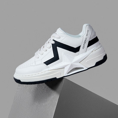 PENTAGONAL HEART五角心踏星步梦系列经典标牌星星鞋白黑色板鞋