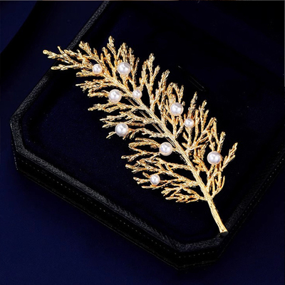 男女适用商务款金色松枝胸针