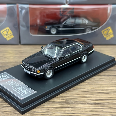 DCM 1:64 宝马 E32 7-Series 合金仿真汽车模型