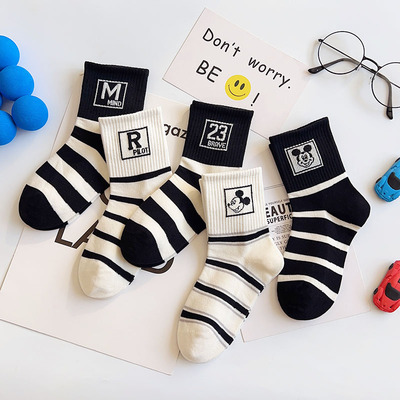 爱嘀嗒儿童袜子秋冬季精梳棉黑白色条纹字母卡通学生运动中高筒袜