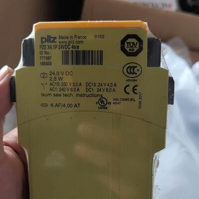777587 PZE X4.1P 皮尔兹安全继电器 24VDC工控模块议价维修