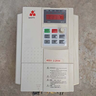 三品变频器SANP-2.2G/3.7P-3P-DG-XT 2
