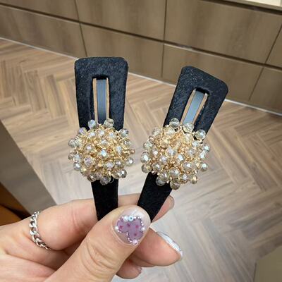 3.8韩国东大门rich women串珠花朵三角BB夹