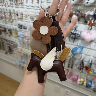 3.12韩国东大门maylee皮质小飞马花花流苏包挂钥匙扣