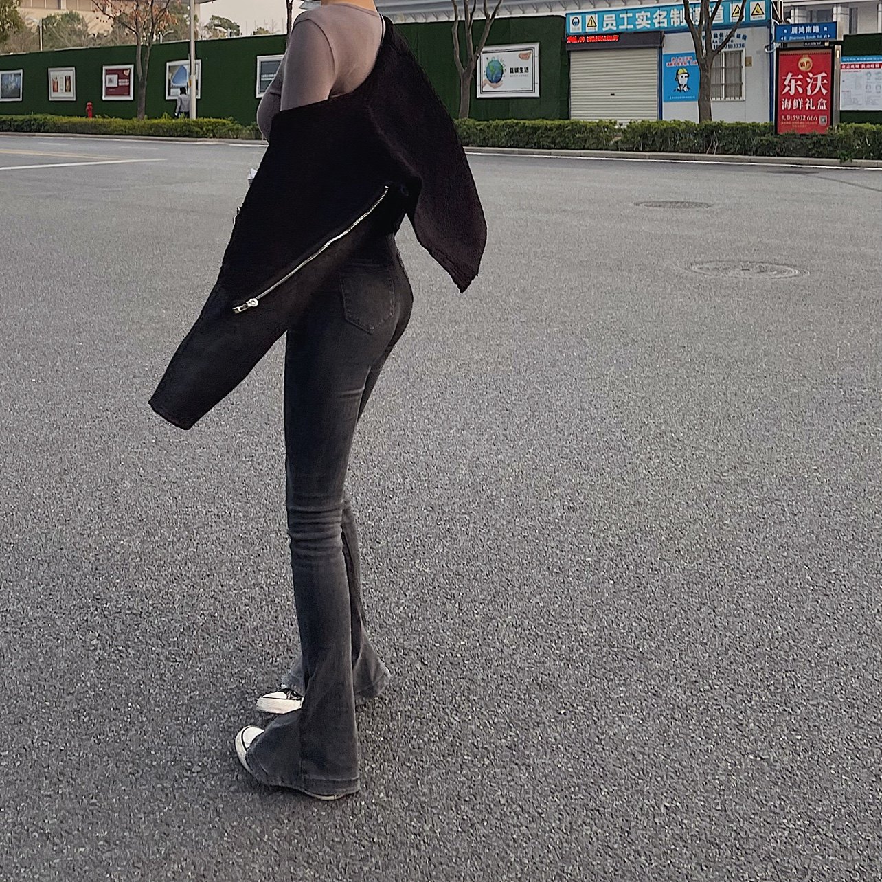 Bacchus online超显瘦ther高腰超长时髦高弹黑灰色牛仔马蹄裤_虎窝淘