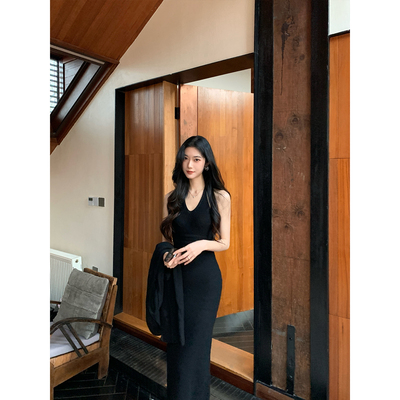 Norain不下雨黑色挂脖露背吊带针织连衣裙女冬季性感收腰修身长裙