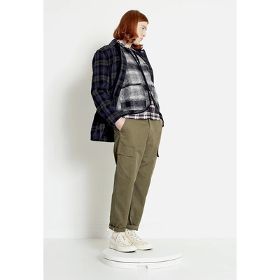 排扣格纹方领工装多口袋长袖夹克