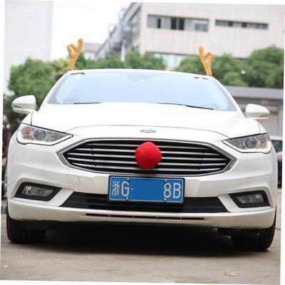 Cars decorated with Christmas antlers 圣诞汽车装饰鹿角