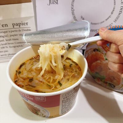 必炫！贼好吃！越南街边河粉牛肉味鸡肉味河粉速食米粉宵夜速食粉