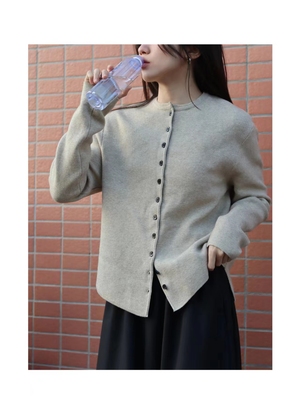 一九二三1923| 高密针织款 设计感圆领多扣弧形下摆针织衫