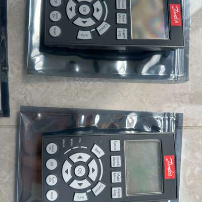 议价丹佛斯变频器控制面板LCP102，型号130B1107，全新