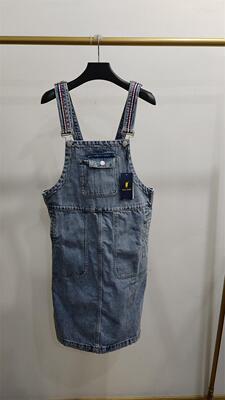 时尚百搭减龄牛仔背带裙