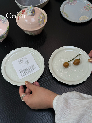 日本制薄胎甜点碟浮雕暗纹骨碟高温陶瓷餐具釉下彩蛋糕盘小菜盘
