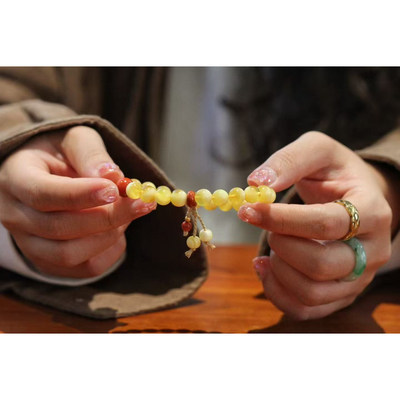 W金瓷白蜜蜡聚宝盆手串 妖娆的金瓷白圆珠，搭配南红手串8.6mm