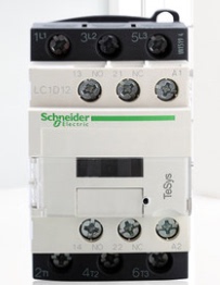 特价清库存  施耐德交流接触器 LC1D12M7C