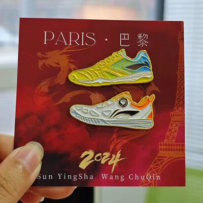 莎头组合礼品巴黎奥运会孙颖莎王楚钦限定运动鞋金属徽章收藏礼物