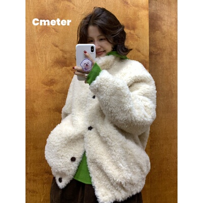 cmeter【轻松保暖】温柔白立领排扣休闲宽松皮毛一体短款外套女