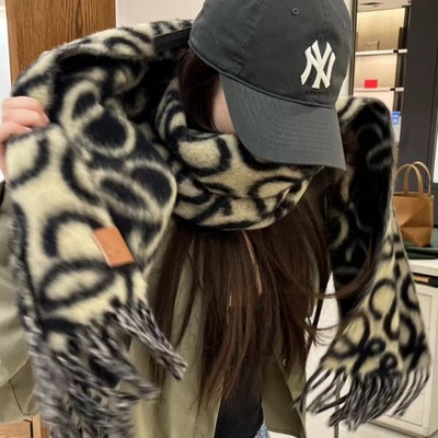 2023新款罗威老花线条满字母马海毛围巾女双面高级感加厚百搭披肩