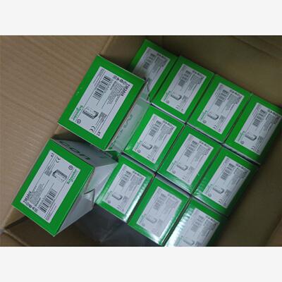 施耐德TM3RDM32R全新库存现货正品，特价打包10只，现货供议价