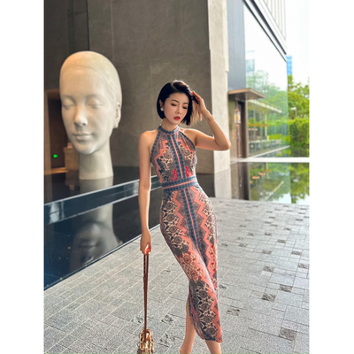 XULU原创夏季大图腾针织印花小众设计感优雅挂脖露肩高腰连衣裙