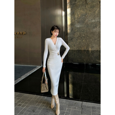 XULU原创定制肌理感罗纹针织包臀裙修身百搭V领纽结长袖连衣裙