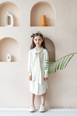 系带蝴蝶结纯色单排扣长袖连衣裙