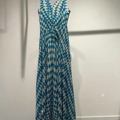 2025春季无袖V领褶裥印花连衣裙