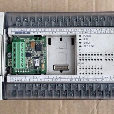 台达DVP40EH00T2 1只 成色实拍图。自带2轴高速脉
