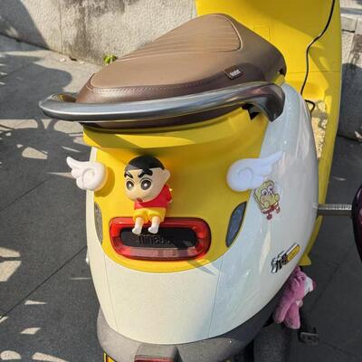 蜡笔小新电动车摆件踏板摩托车九号q85c装饰小配件尾部仪表盘装饰