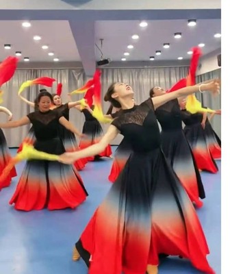 山歌小莹同款大摆裙飘逸演出服