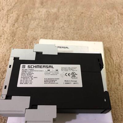 SE-100C 安全继电器 施迈赛SCHMERSAL 工控自动化配件议价维修