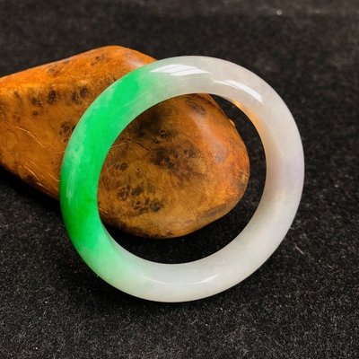 缅甸翡翠冰糯种白底阳绿正圈