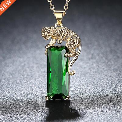 Fashion Panther Inlaid Emerald Crystal Pendant Necklace Exqu