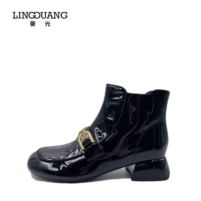 漆皮时装方头侧拉链粗跟中跟短靴