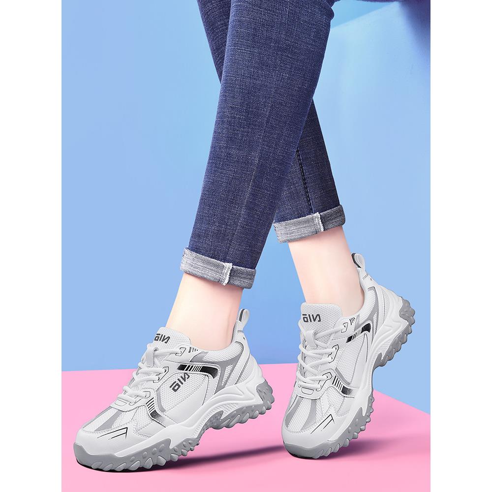 春秋真皮软底老爹鞋女款2025新款颜值白色厚底网面增高运动休闲鞋