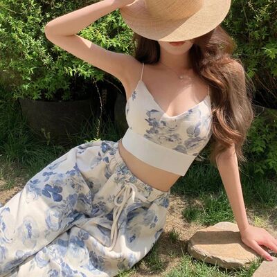 Two piece set of printed suspender pants印花吊带长裤两件套女