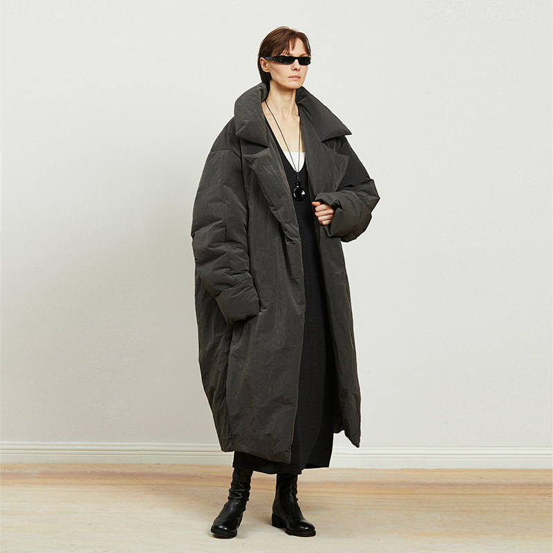 Carolingian小众極简!加厚保暖90白鸭绒立裁大廓型长款羽绒服