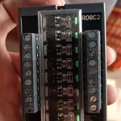 DR08C2直流固态继电器端子台 8路24vdc输入 8路隔