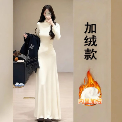 白色高领针织连衣裙女秋冬季冬装大衣内搭打底裙梨型伯克利长裙子